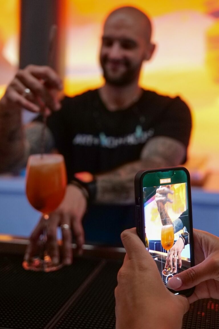 ARTECHOUSE XR BAR | ARTECHOUSE